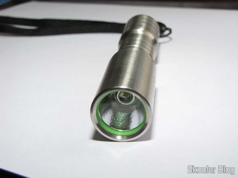 DealExtreme: mais uma Lanterna LED Ultrafire C3 de Aço Inoxidável Cree ...